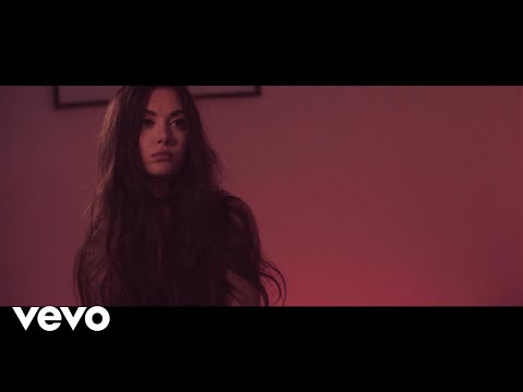 Beth Mendes releases a music video for her “Like Me” single