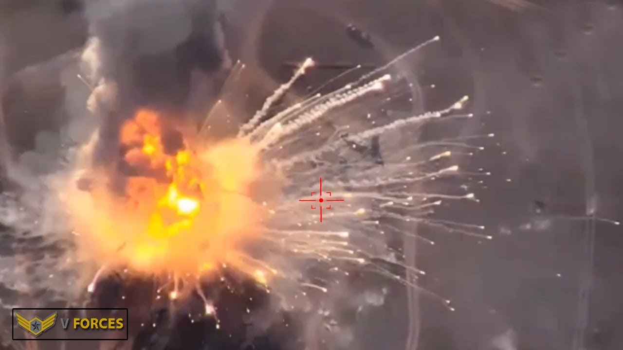 Big Explosion!! Ukraine Destroy Russian S-400 That They Call Most Advanced Air Defense System