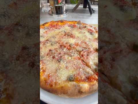 Pisana Flavor Pizza in Pisa, Italy 🇮🇹 #pizza look