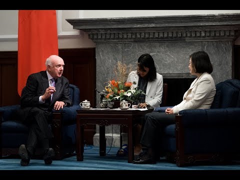 President Tsai meets Chair of Alzheimer's Disease International Glenn Rees