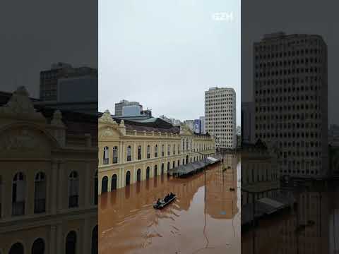 Centro de Porto Alegre é tomado pela água do Guaíba
