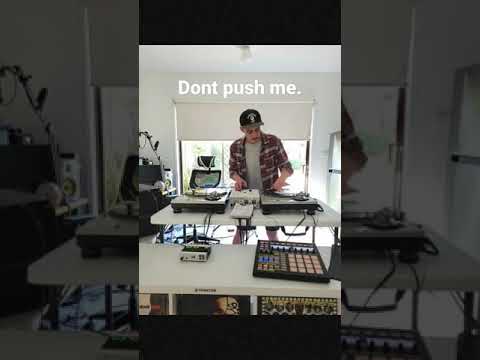 Don't push me. (Grandmaster Flash - The Message mini routine) #turntablism #scratching #DJs #hiphop