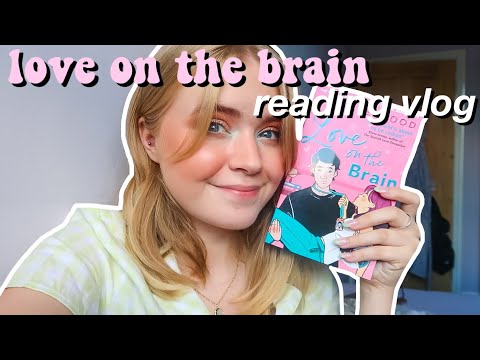 reading LOVE ON THE BRAIN by ALI HAZELWOOD | reading vlog *spoiler free*