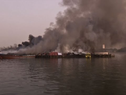 Raw: Fire Engulfs Ships Along Dubai Waterway