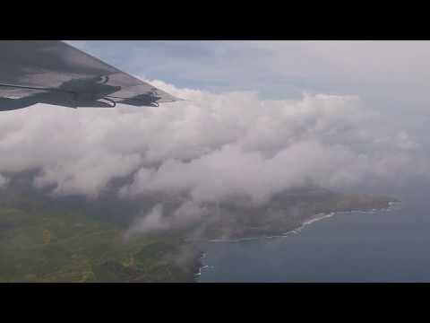 Flying over Northwest Maui and Landing at Kahului Airport (OGG)