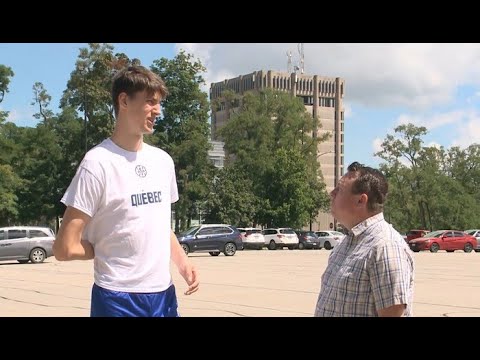 Canada Summer Games: World’s tallest teen takes the basketball court