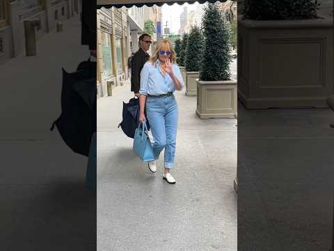 Kim Cattrall stylish in denim! #kimcattrall #satc #ajlt #fashion #style #summerstyle #trending