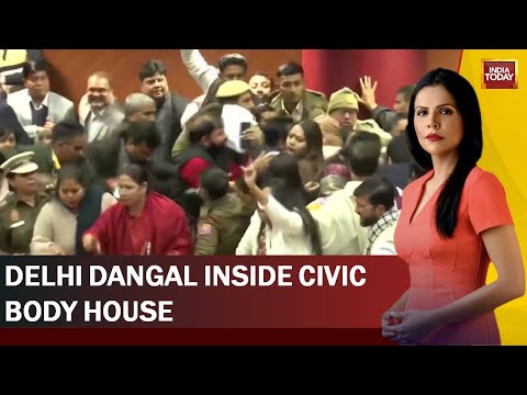 BJP, AAP Councillors Come To Blows In MCD House | Watch This Report