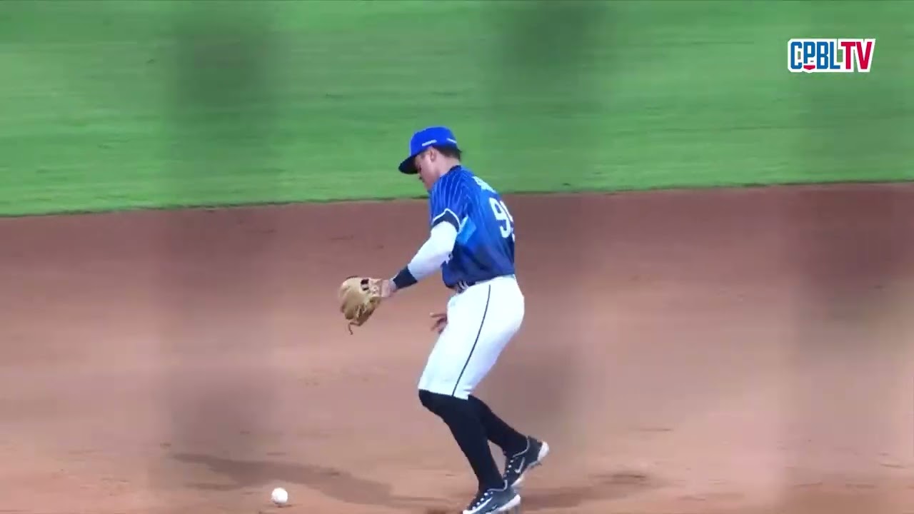 [分享] 張育成回中職後首次失誤 影片 - 看板Baseball - PTT網頁版