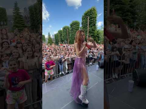 "You & Me" with the crowd at my CONCERT 🔥 | Andra Gogan