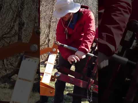 Top link first method for 3pt hitch, full video link in caption #farming #farm #tractor #shorts