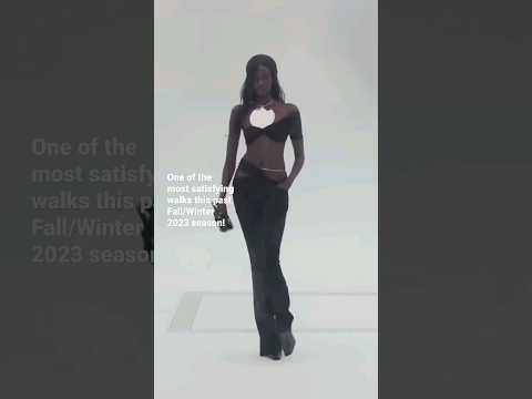 MIST QUEEN! Anok Yai's best runway moment in F/W 2023
