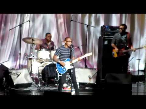 Raphael Saadiq: "Radio" - Radio City Music Hall New York, NY 1/28/12