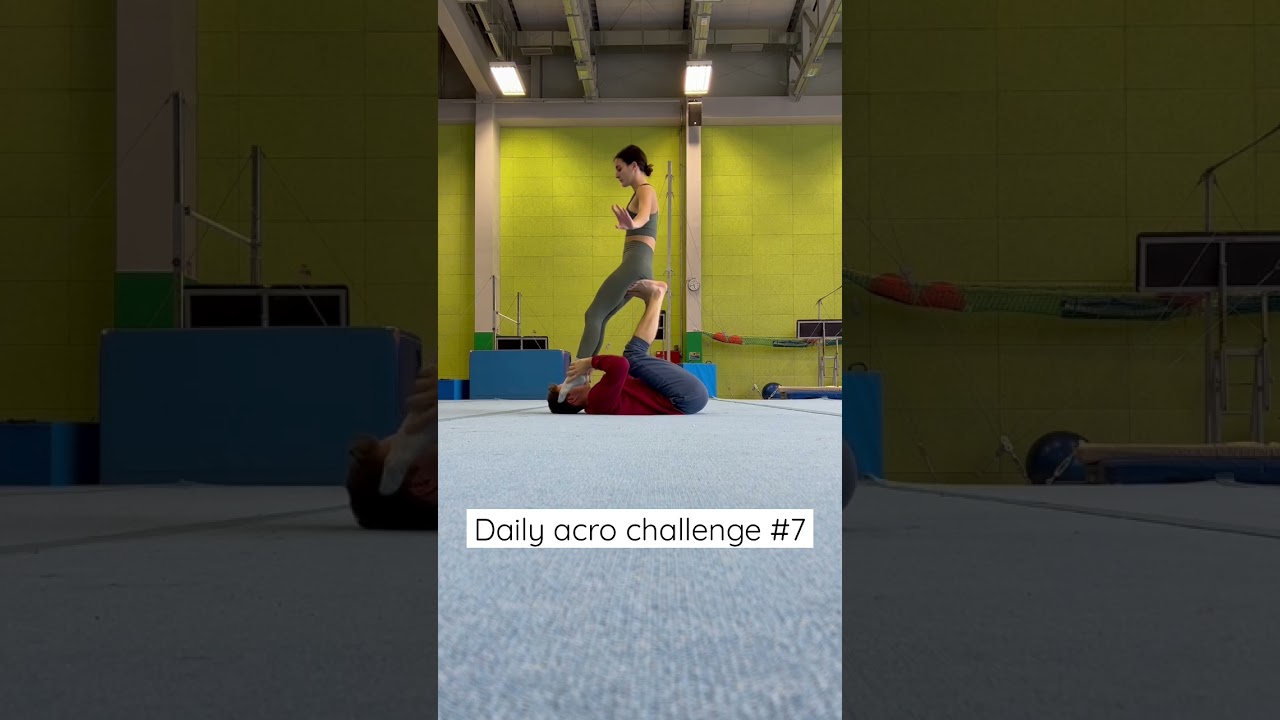 Easy acroyoga flow for beginners💪🏽 #acroyoga #gymnast #acrobatics