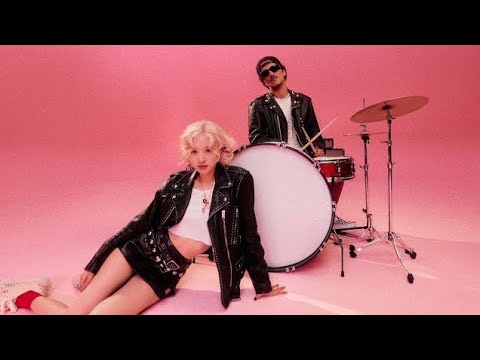 ROSÉ & Bruno Mars - APT. (Official Music Video)