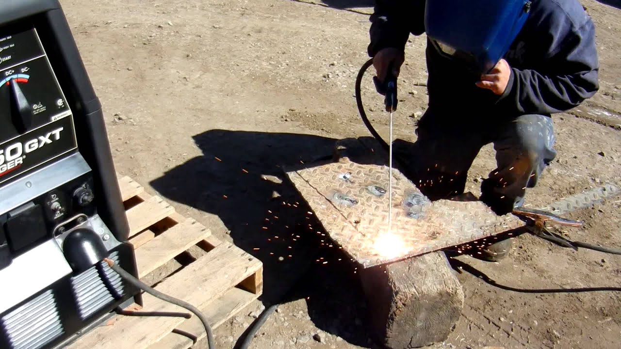 LINCOLN ELECTRIC WELDER RANGER 250 GXT