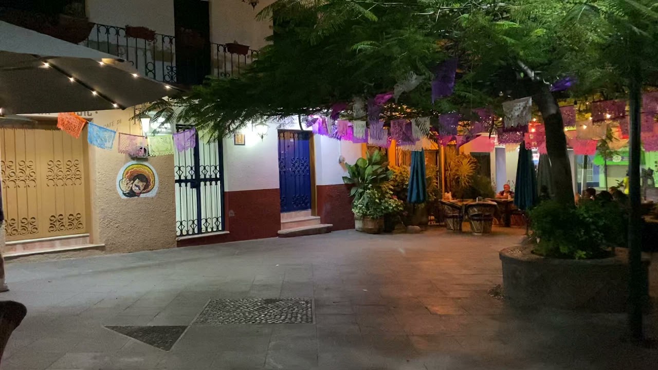Nighttime in The Plaza - Ajijic.  Food , Beverages and Conversation