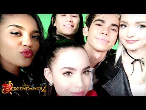 Dance Like Uma ???????? + Fan Art Winner Announced! ???? | Episode 4 | Descendants 2 Wicked Weekly
