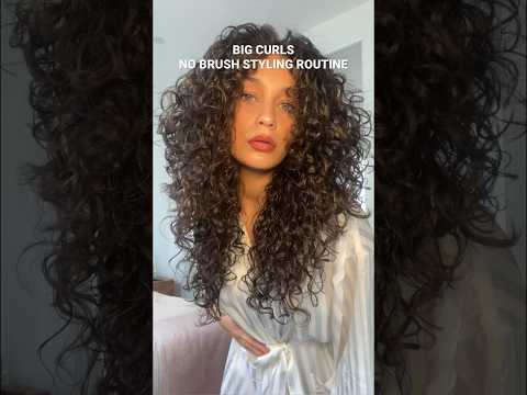 BIG CURLS Without a brush! 🥰 #curlyhairroutine #curlyhair #jaymejo