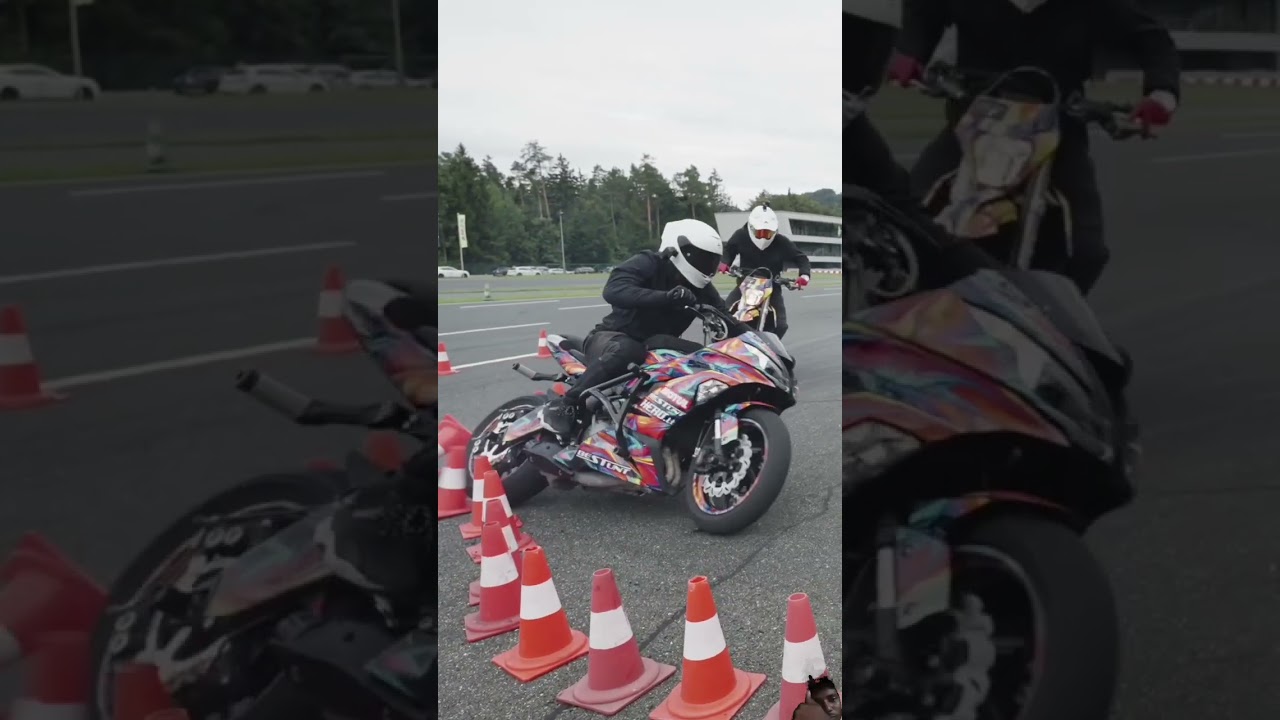 superbike doing stunt on haiwe #automobile #wheelie #motocross #shortsvideo #youtubeshorts