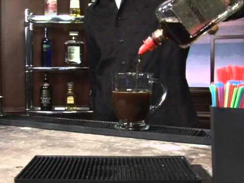 How to Make the Cafe Di Amaretto Mixed Drink