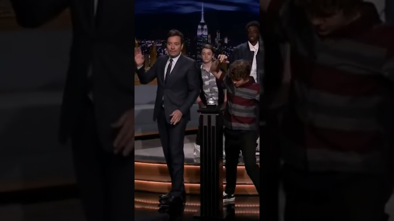 Gaten Matarazzo ⚡performs FLASHLIGHT WITH A MIND OF ITS OWN on #thetonightshowstarringjimmyfallon