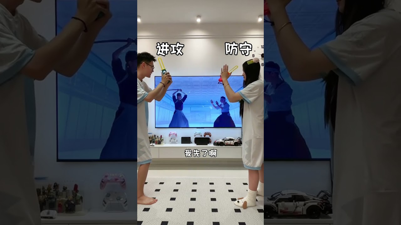 Put your hands together to follow the rhythm