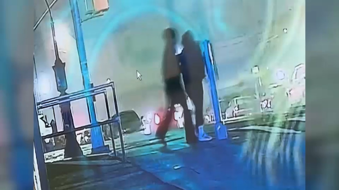 Mother of 3 stabbed, slashed by man ski mask in random attack in Queens