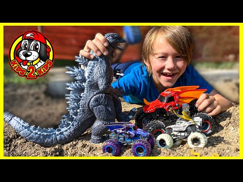 Monster Jam Toy Trucks - Dragonoid Plays at Lizard Park (Caleb's Bearded Dragon BIRTHDAY SPECIAL!)