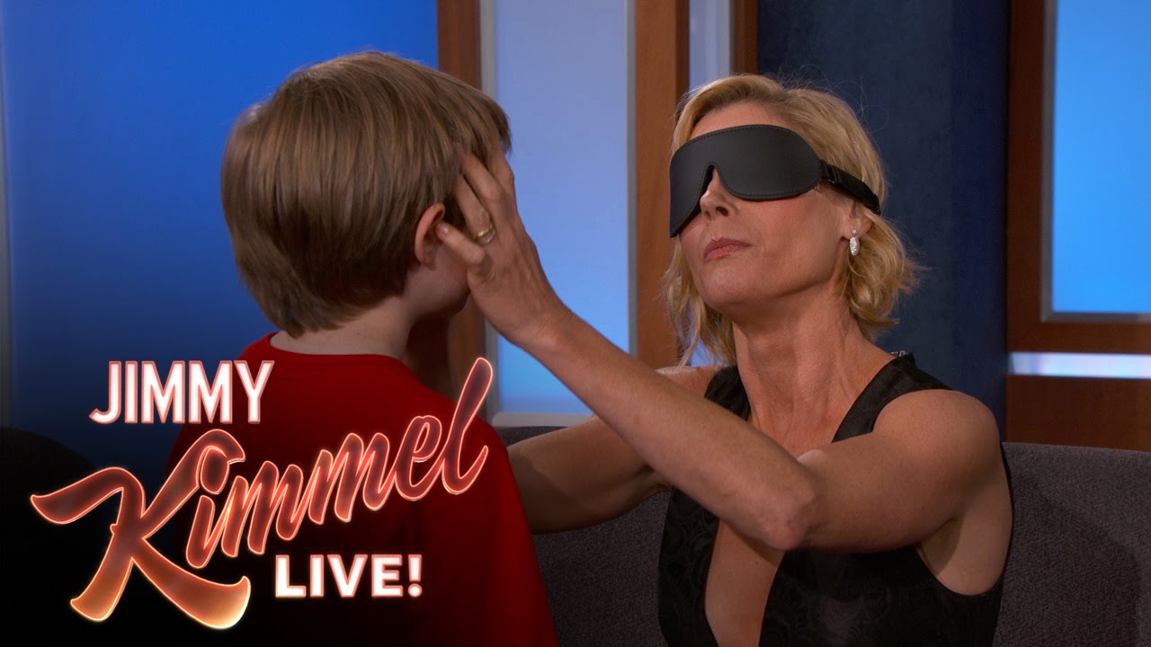 Can Julie Bowen Identify Her Kids By Feeling Their Faces?
