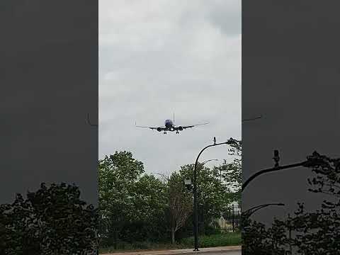 ANOTHER windy day at Chicago Midway Intl Airport 4 of 11 #planespotting #aviation #shorts