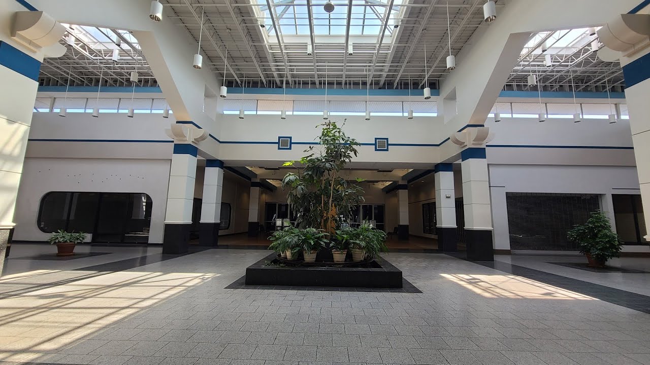 A Visit to Muscatine Mall