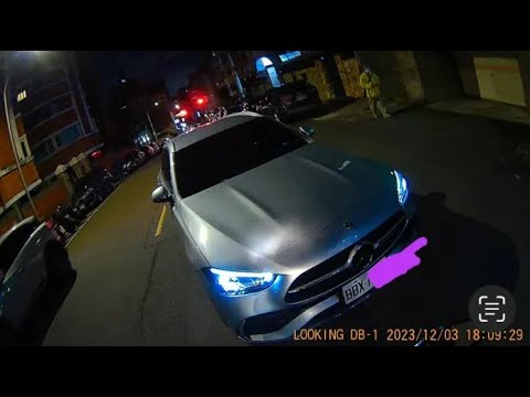 敢跟賓士正面硬剛的都是狠人 | WoWtchout - 地圖型行車影像分享平台