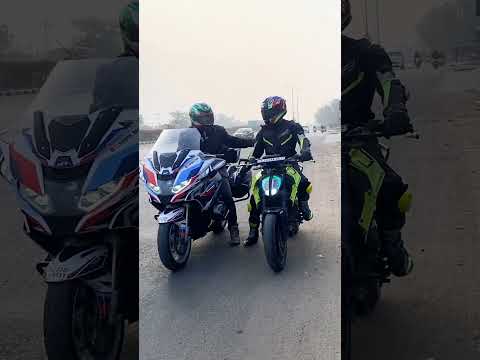 KTM DUKE 390 IN FRONT OF BMW RT 1250 LOOKS LIKE A KID 🤯 #RT1250 #bmwrt1250 #duke390 #bmw #duke