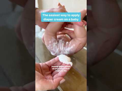 The easiest way to apply diaper cream on a baby #babymusthaves #diaperrash #diapercreams