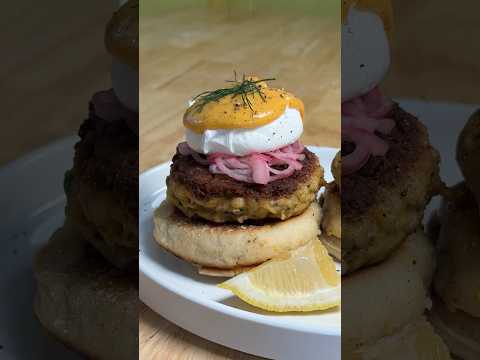 Crab Cakes Egg Benedict #recipe #shorts #crab #egg #food