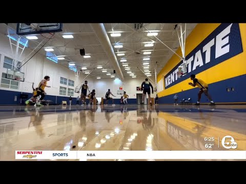 Akron Zips F Enrique Freeman named unanimous 2023-24 MAC Player of the Year