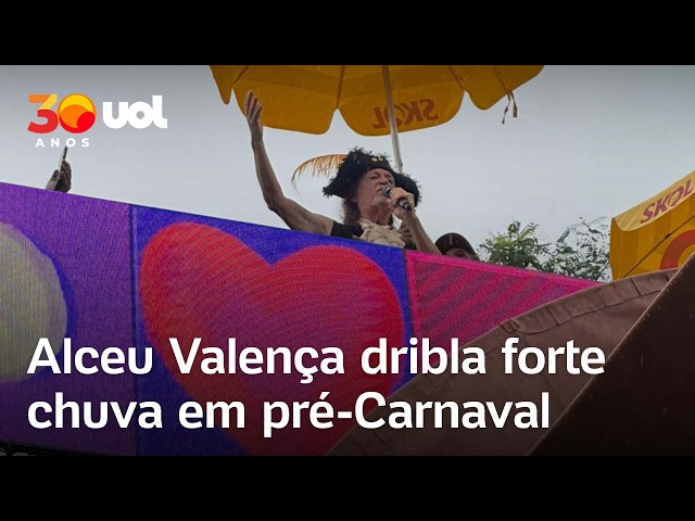 Alceu Valença dribla forte chuva em pré-Carnaval em SP