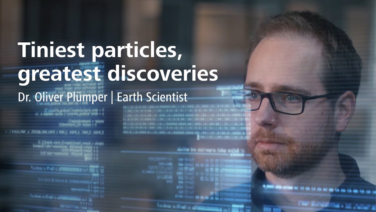 Artificial intelligence in microscopy