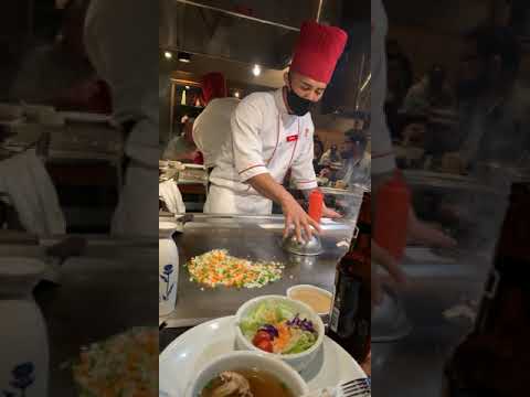 शेफ ने टेपेन्याकी ग्रिल पर अंडे के साथ जादू का करतब दिखाया - 1208708