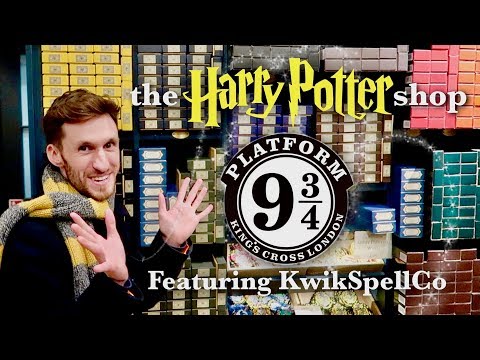 HARRY POTTER SHOP AT PLATFORM 9 3/4 | KING'S CROSS STATION, LONDON