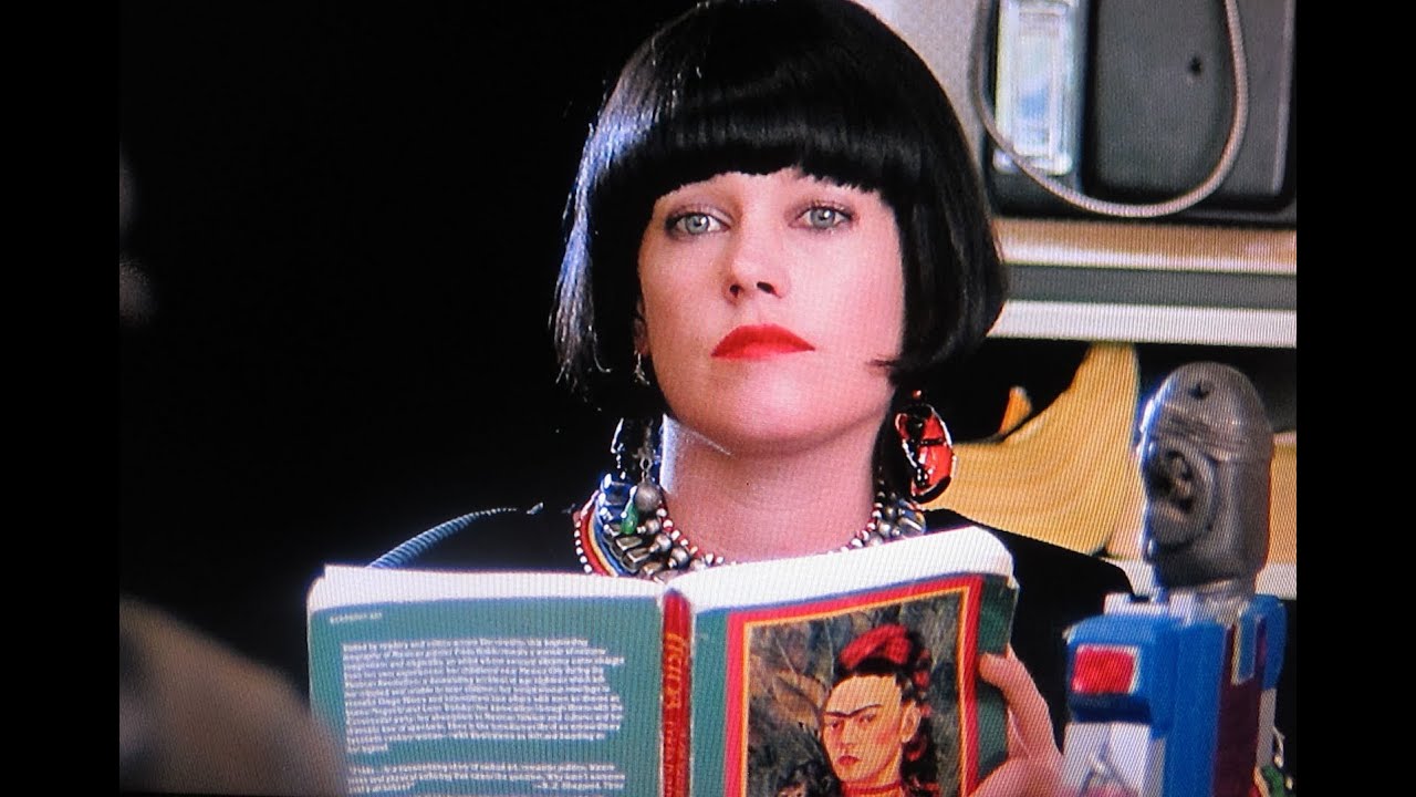 #695) SOMETHING WILD (1986)