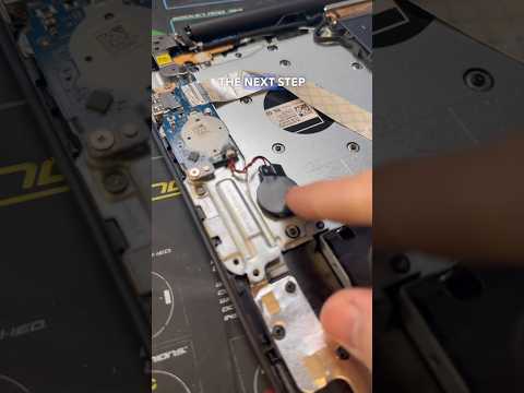 Laptop STUCK In Boot Loop! 🔁 Part 1/2 #shorts #pc #pcrepair #computerrepair #laptoprepair