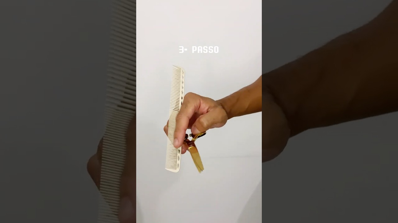 Hold the comb and scissors in one hand ✂️.