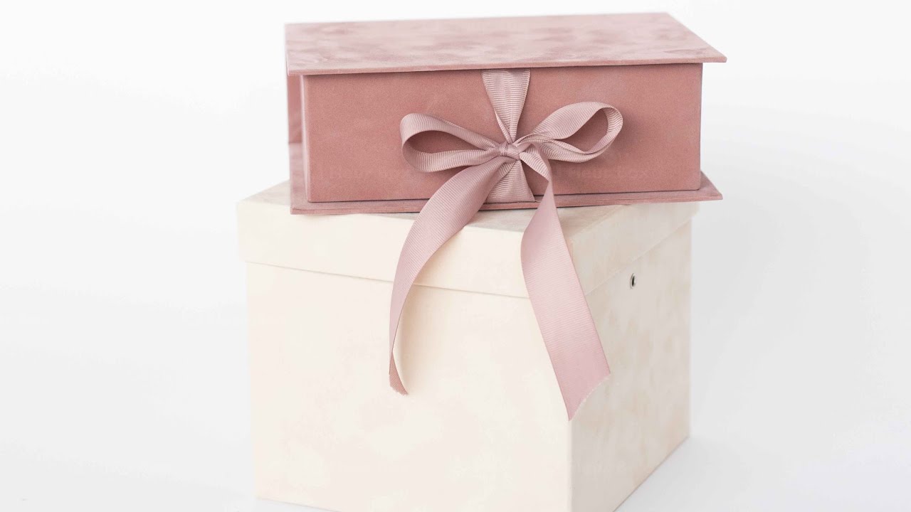 Personalized rose boxes, luxury flower boxes, custom gift packaging from Fleur Box