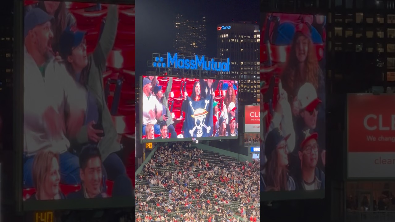 Appropriate and welcomed fan behavior by ONE PIECE fans during ONE PIECE Theme Night at Fenway! ⚾️