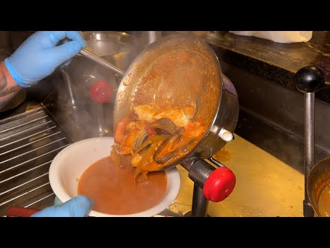 24 Hour "Secret" Local Oyster Seafood Bar that ALWAYS Has a Line Inside Palace Station in Las Vegas