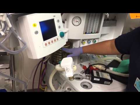 Checking the GE Aspire anesthesia machine, by a GE tech