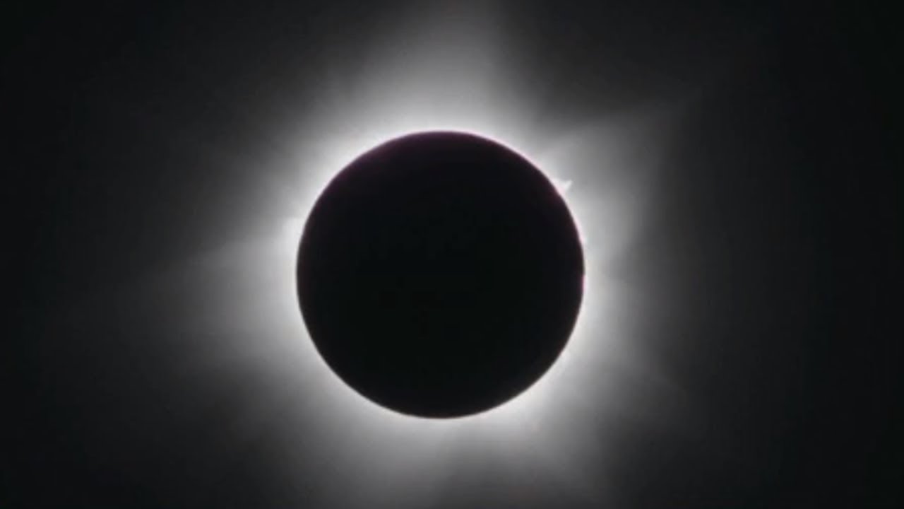 Solar eclipse casts shadow over North America
