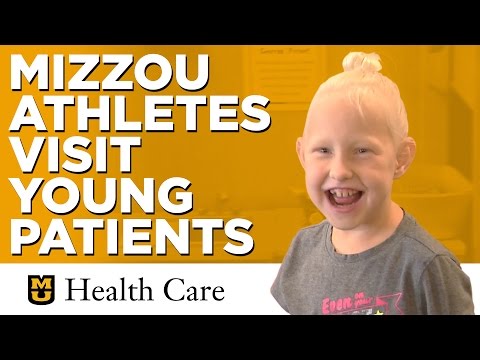 Mizzou Athletes Visit Young Patients (MU Health Care)